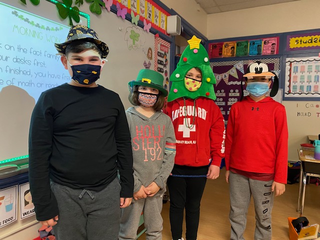 Read Across American - Spirit Week - Hat Day - Washington School