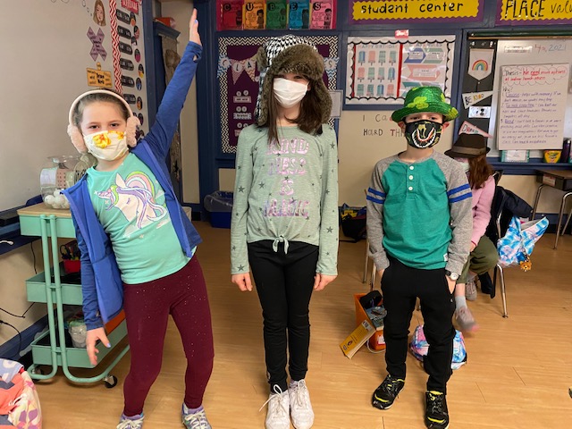 Read Across American - Spirit Week - Hat Day - Washington School
